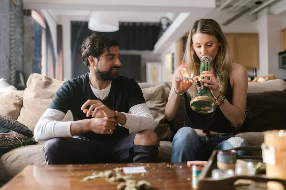 How to Use a Bong for beginners | First time? We can help! – Canadian ...